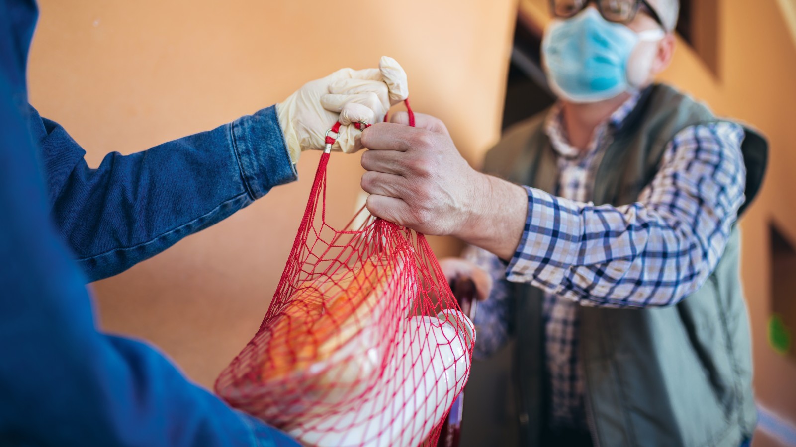 Can I Go to a Food Bank if I Receive SSI/SSDI Benefits?